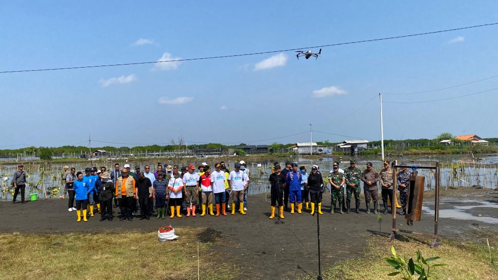 SDGs Center Undip Participates in “Mageri Segoro” Action: 200,000 ...